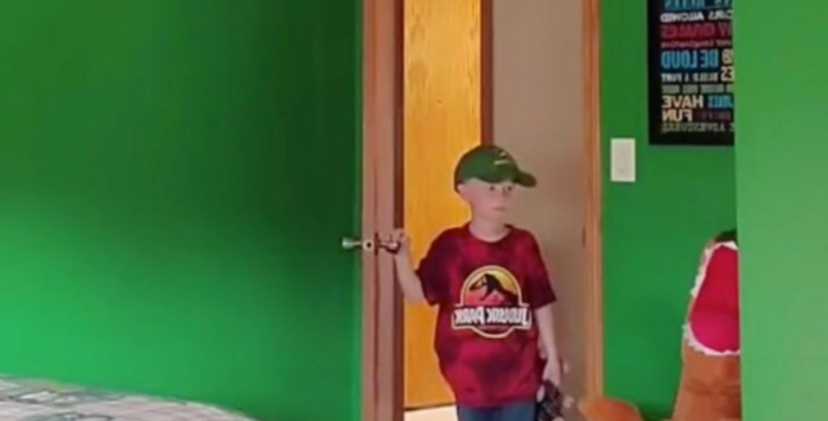 This Boy Was Underwhelmed By His Surprise Bedroom Makeover, Video Goes ...