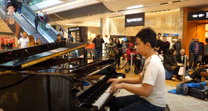 Cole Lam Plays 'We Are the Champion' Again and Pulls up a Big Crowd of ...