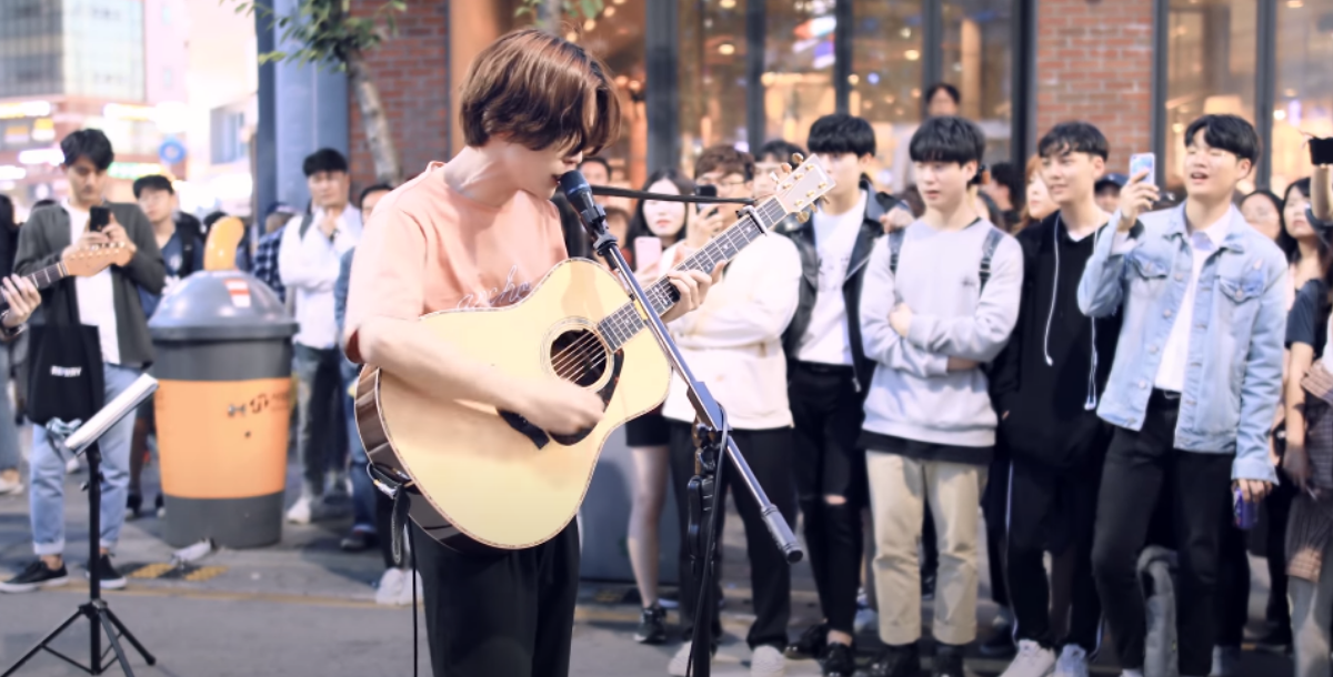 Street Performer Shocked Everyone with His Unbelievable Voice